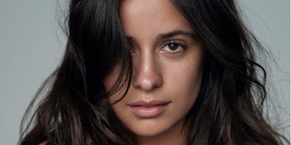 Camila Cabello nuevo look cabello color miel color de tinte